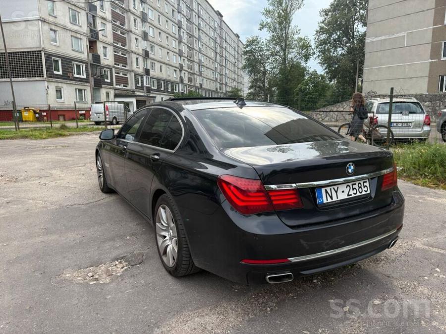 Черный БМВ 740 2015 в Рига, объемом двигателя 3.00 л и пробегом 297 тыс. км за 15000 €, фото 7 на AUTOMOTO.COM.LV
