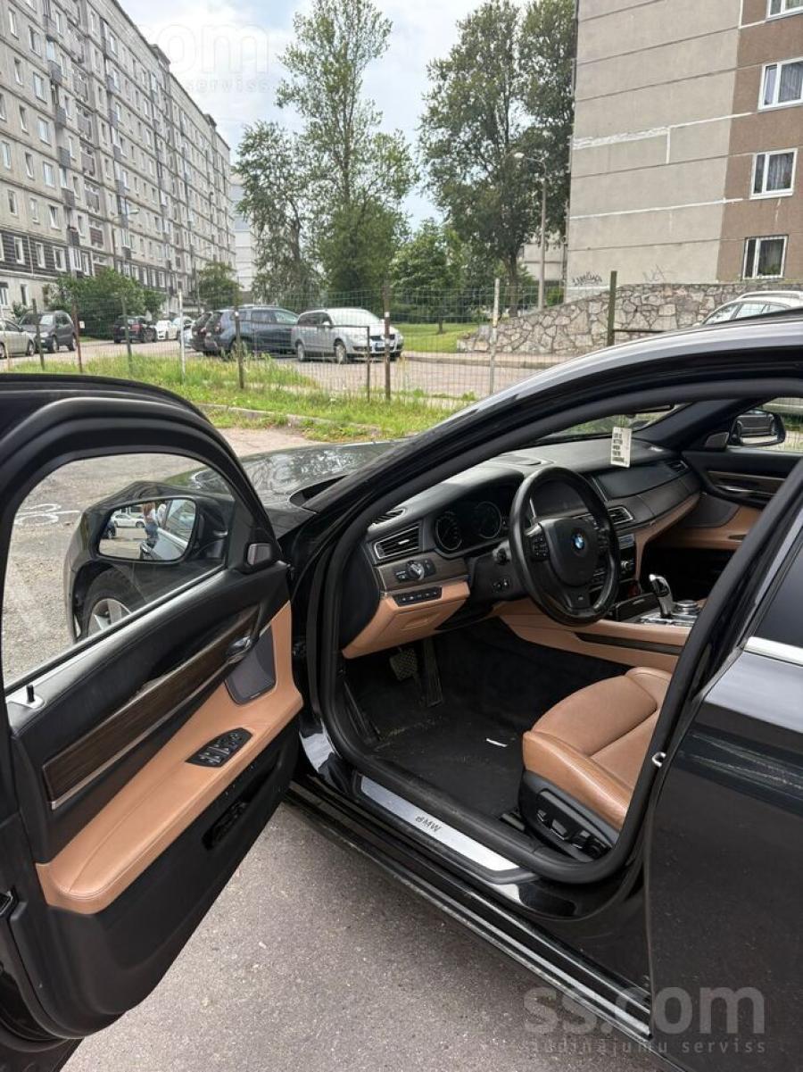 Черный БМВ 740 2015 в Рига, объемом двигателя 3.00 л и пробегом 297 тыс. км за 15000 €, фото 8 на AUTOMOTO.COM.LV