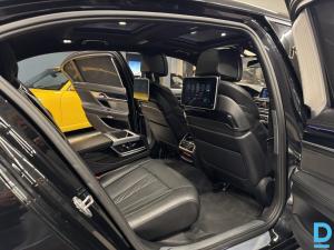 Black BMW 740 2016 in Marupe, with an engine capacity of 3.00 L and mileage of 161 thousand km for 32990 €, photo 10 on AUTOMOTO.COM.LV