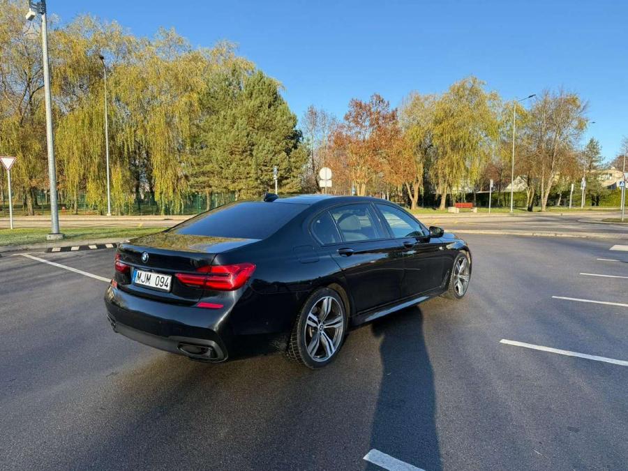 Black BMW 740 2016 in Silale, with an engine capacity of 3.00 L and mileage of 184 thousand km for 18850 €, photo 8 on AUTOMOTO.COM.LV