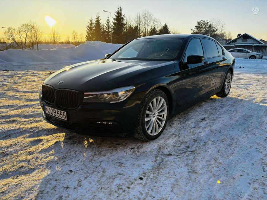 Black BMW 740 2016 in Vilnius, with an engine capacity of 3.00 L and mileage of 224 thousand km for 27500 €, photo 1 on AUTOMOTO.COM.LV