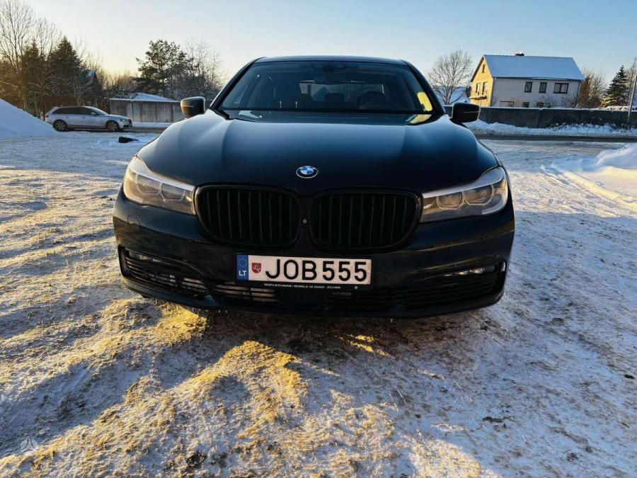 Black BMW 740 2016 in Vilnius, with an engine capacity of 3.00 L and mileage of 224 thousand km for 27500 €, photo 2 on AUTOMOTO.COM.LV