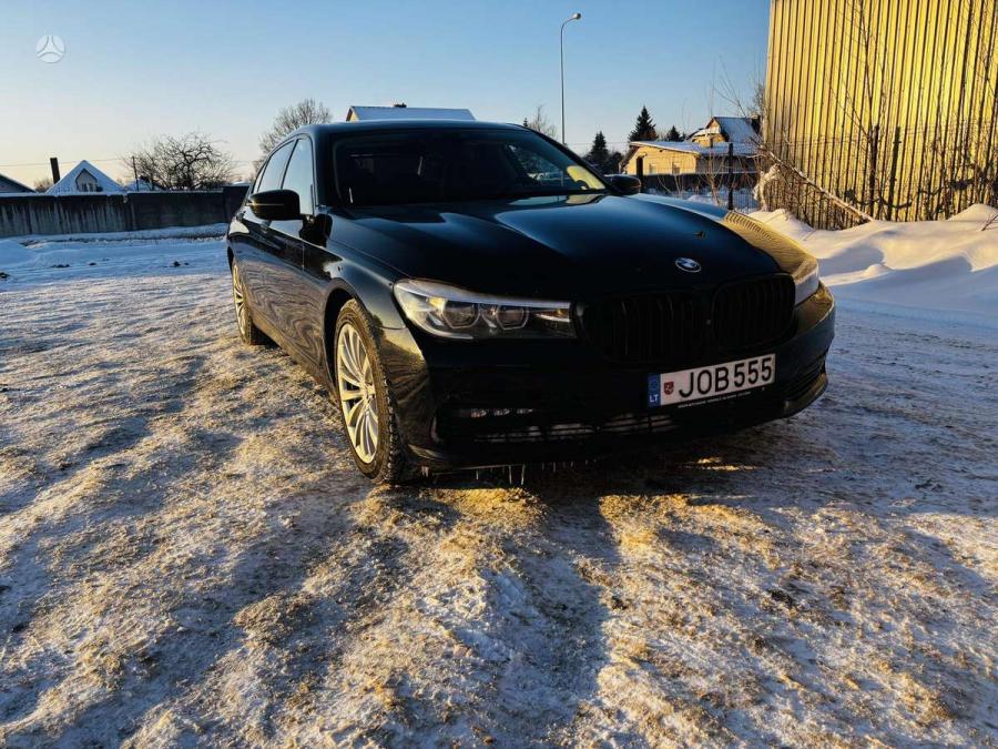 Black BMW 740 2016 in Vilnius, with an engine capacity of 3.00 L and mileage of 224 thousand km for 27500 €, photo 3 on AUTOMOTO.COM.LV
