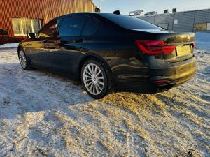 Black BMW 740 2016 in Vilnius, with an engine capacity of 3.00 L and mileage of 224 thousand km for 27500 €, photo 5 on AUTOMOTO.COM.LV