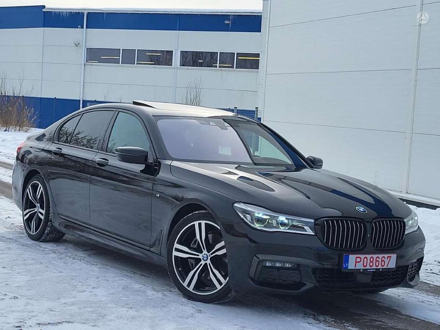 Black BMW 740 2016 in Vilnius, with an engine capacity of 2.99 L and mileage of 286 thousand km for 26900 €, photo 1 on AUTOMOTO.COM.LV