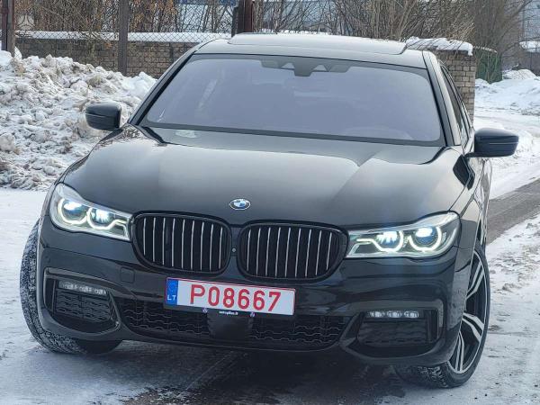 Black BMW 740 2016 in Vilnius, with an engine capacity of 2.99 L and mileage of 286 thousand km for 26500 €, photo 4 on AUTOMOTO.COM.LV