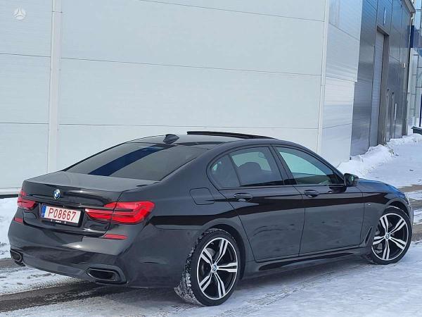 Black BMW 740 2016 in Vilnius, with an engine capacity of 2.99 L and mileage of 286 thousand km for 26500 €, photo 7 on AUTOMOTO.COM.LV