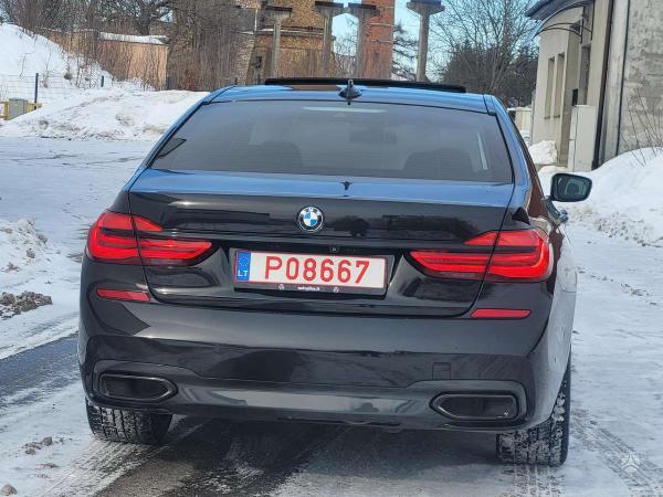Black BMW 740 2016 in Vilnius, with an engine capacity of 2.99 L and mileage of 286 thousand km for 26500 €, photo 9 on AUTOMOTO.COM.LV