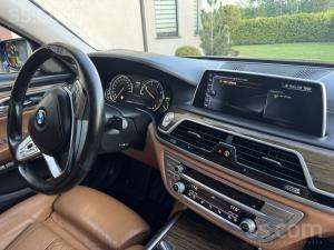 Black BMW 740 2016 in Riga, with an engine capacity of 3.00 L and mileage of 227 thousand km for 26200 €, photo 8 on AUTOMOTO.COM.LV