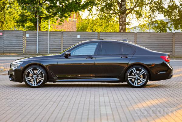 Black BMW 740 2016 in Jelgava, with an engine capacity of 3.00 L and mileage of 207 thousand km for 29990 €, photo 10 on AUTOMOTO.COM.LV