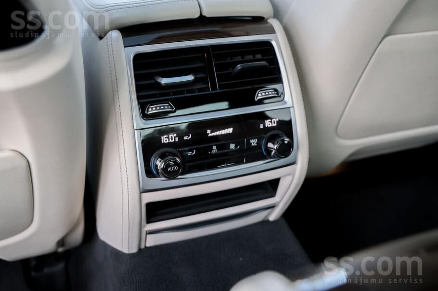 Melns BMW 740 2016 Jelgava, ar dzinēja tilpumu 3.00 L un nobraukumu 207 tūkst. km par 29500 €, foto 31 vietnē AUTOMOTO.COM.LV