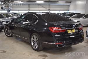 Black BMW 740 2016 in Riga, with an engine capacity of 3.00 L and mileage of 236 thousand km for 24900 €, photo 3 on AUTOMOTO.COM.LV