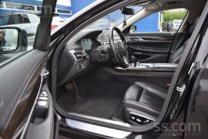Black BMW 740 2016 in Riga, with an engine capacity of 3.00 L and mileage of 236 thousand km for 24900 €, photo 4 on AUTOMOTO.COM.LV