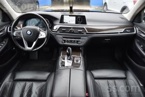 Black BMW 740 2016 in Riga, with an engine capacity of 3.00 L and mileage of 236 thousand km for 24900 €, photo 5 on AUTOMOTO.COM.LV