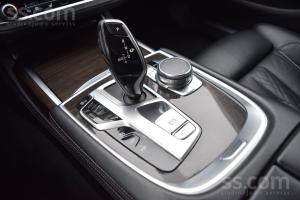 Black BMW 740 2016 in Riga, with an engine capacity of 3.00 L and mileage of 236 thousand km for 24900 €, photo 6 on AUTOMOTO.COM.LV