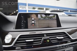 Black BMW 740 2016 in Riga, with an engine capacity of 3.00 L and mileage of 236 thousand km for 24900 €, photo 8 on AUTOMOTO.COM.LV