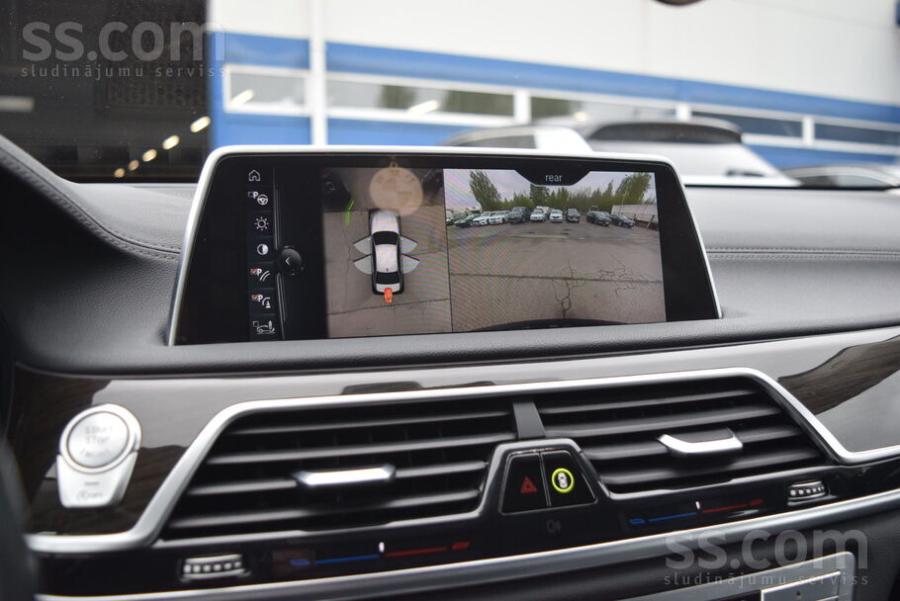 Black BMW 740 2016 in Riga, with an engine capacity of 3.00 L and mileage of 236 thousand km for 24900 €, photo 8 on AUTOMOTO.COM.LV