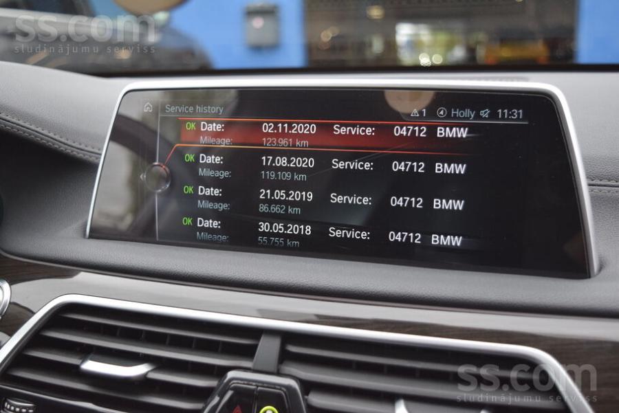 Black BMW 740 2016 in Riga, with an engine capacity of 3.00 L and mileage of 236 thousand km for 24900 €, photo 10 on AUTOMOTO.COM.LV