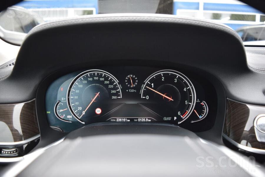 Black BMW 740 2016 in Riga, with an engine capacity of 3.00 L and mileage of 236 thousand km for 24900 €, photo 14 on AUTOMOTO.COM.LV