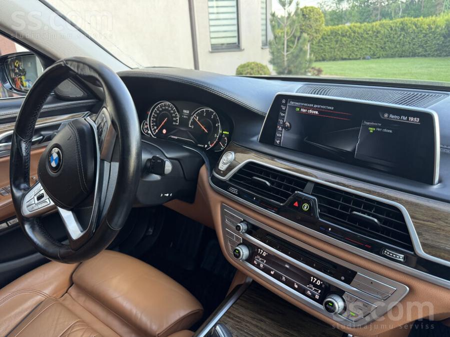 Black BMW 740 2016 in Riga, with an engine capacity of 3.00 L and mileage of 227 thousand km for 26200 €, photo 8 on AUTOMOTO.COM.LV