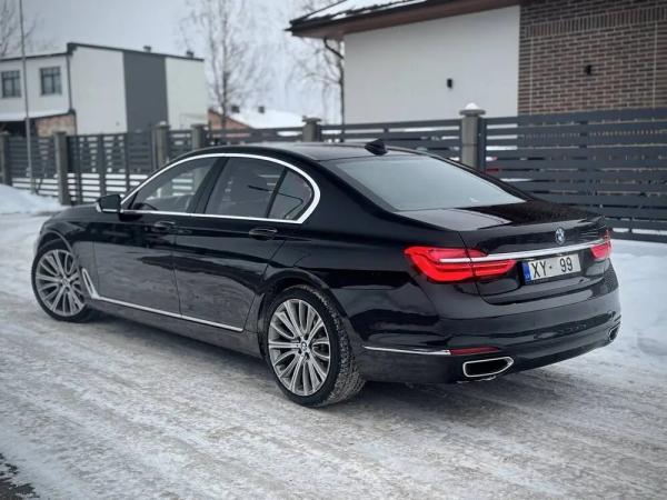 Black BMW 740 2016 in Jelgava, with an engine capacity of 3.00 L and mileage of 250 thousand km for 25000 €, photo 2 on AUTOMOTO.COM.LV