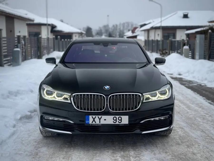 Черный БМВ 740 2016 в Елгава, объемом двигателя 3.00 л и пробегом 250 тыс. км за 25000 €, фото 5 на AUTOMOTO.COM.LV