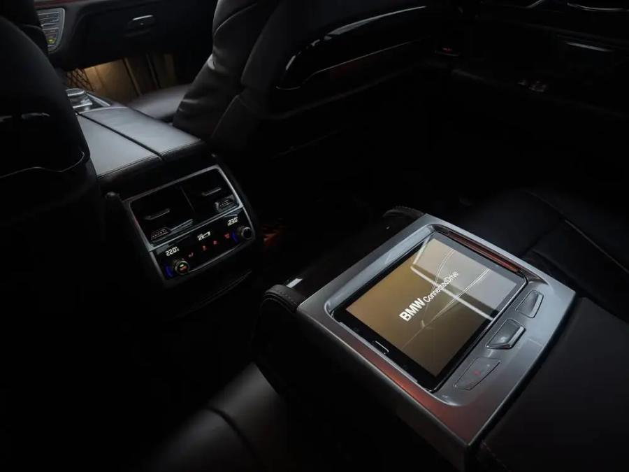 Черный БМВ 740 2016 в Елгава, объемом двигателя 3.00 л и пробегом 250 тыс. км за 25000 €, фото 34 на AUTOMOTO.COM.LV