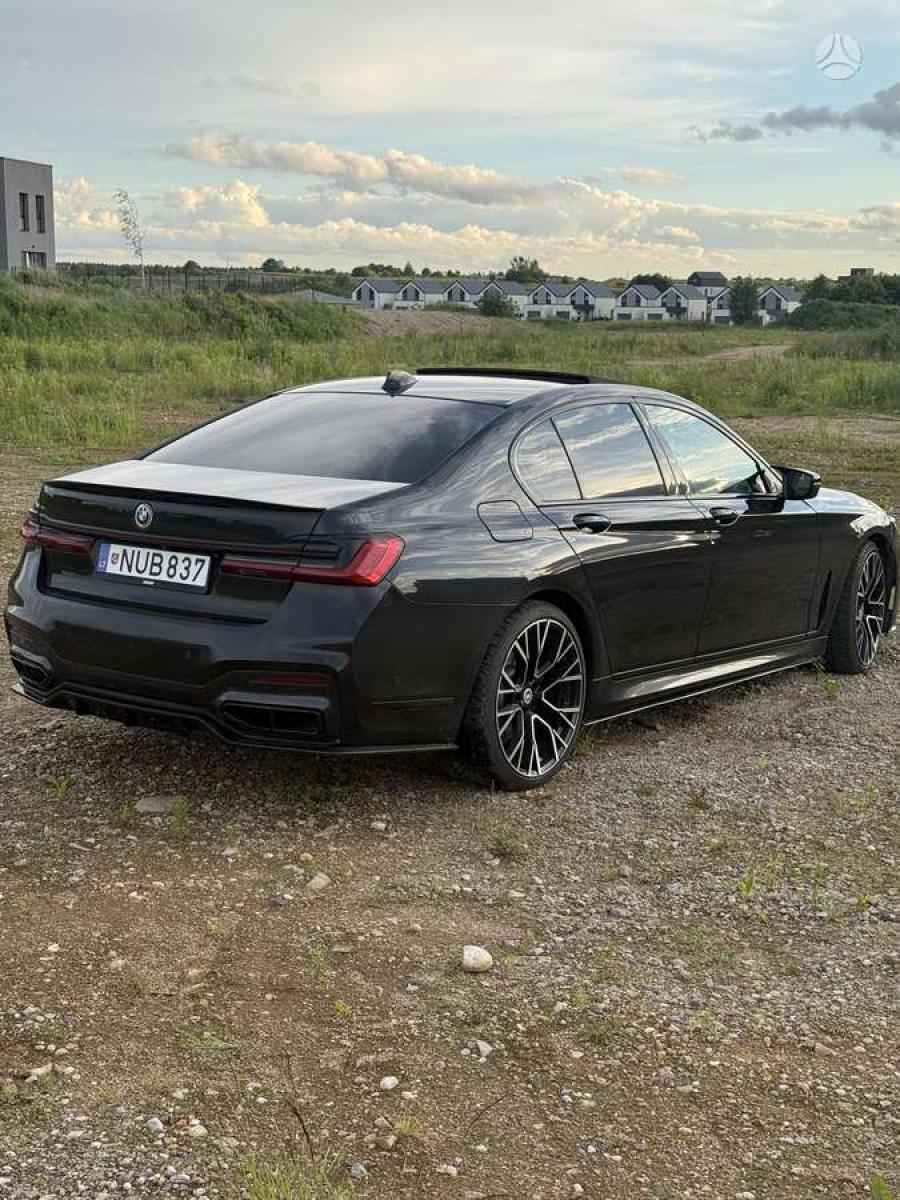 Melns BMW 740 2016 Viļņa, ar dzinēja tilpumu 2.99 L un nobraukumu 270 tūkst. km par 30000 €, foto 6 vietnē AUTOMOTO.COM.LV