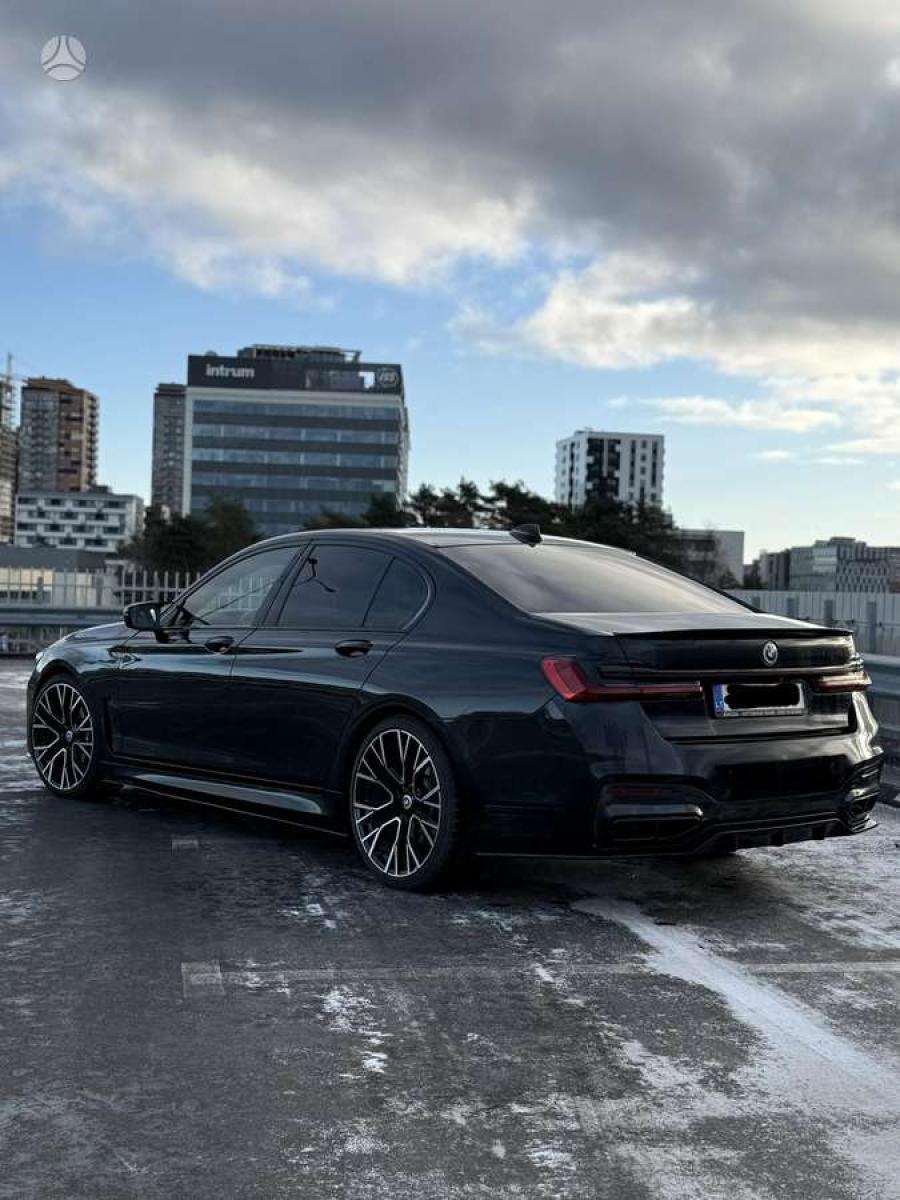 Melns BMW 740 2016 Viļņa, ar dzinēja tilpumu 2.99 L un nobraukumu 270 tūkst. km par 30000 €, foto 10 vietnē AUTOMOTO.COM.LV