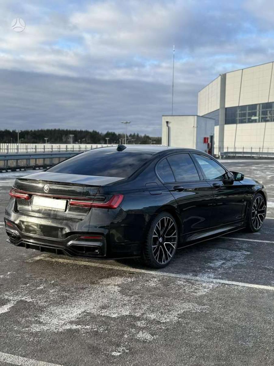 Melns BMW 740 2016 Viļņa, ar dzinēja tilpumu 2.99 L un nobraukumu 270 tūkst. km par 30000 €, foto 12 vietnē AUTOMOTO.COM.LV