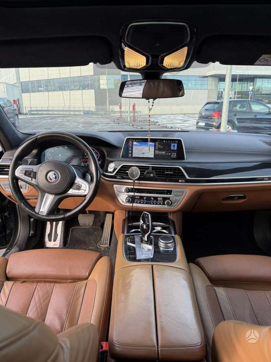 Melns BMW 740 2016 Viļņa, ar dzinēja tilpumu 2.99 L un nobraukumu 270 tūkst. km par 30000 €, foto 13 vietnē AUTOMOTO.COM.LV