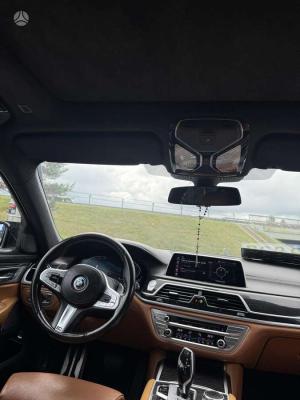 Melns BMW 740 2016 Viļņa, ar dzinēja tilpumu 2.99 L un nobraukumu 270 tūkst. km par 30000 €, foto 16 vietnē AUTOMOTO.COM.LV