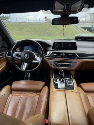 Melns BMW 740 2016 Viļņa, ar dzinēja tilpumu 2.99 L un nobraukumu 270 tūkst. km par 30000 €, foto 17 vietnē AUTOMOTO.COM.LV