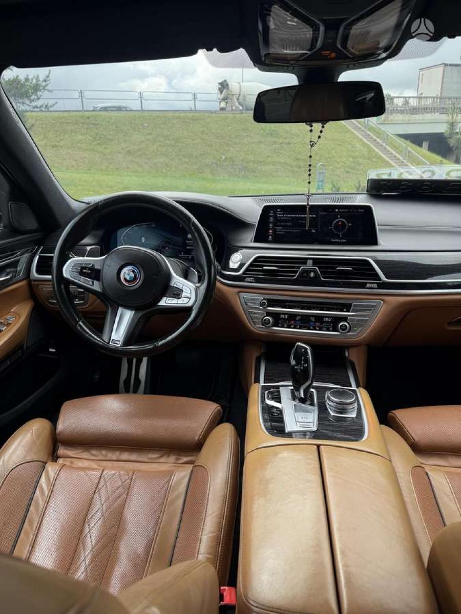 Melns BMW 740 2016 Viļņa, ar dzinēja tilpumu 2.99 L un nobraukumu 270 tūkst. km par 30000 €, foto 17 vietnē AUTOMOTO.COM.LV