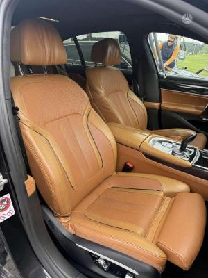 Melns BMW 740 2016 Viļņa, ar dzinēja tilpumu 2.99 L un nobraukumu 270 tūkst. km par 30000 €, foto 20 vietnē AUTOMOTO.COM.LV