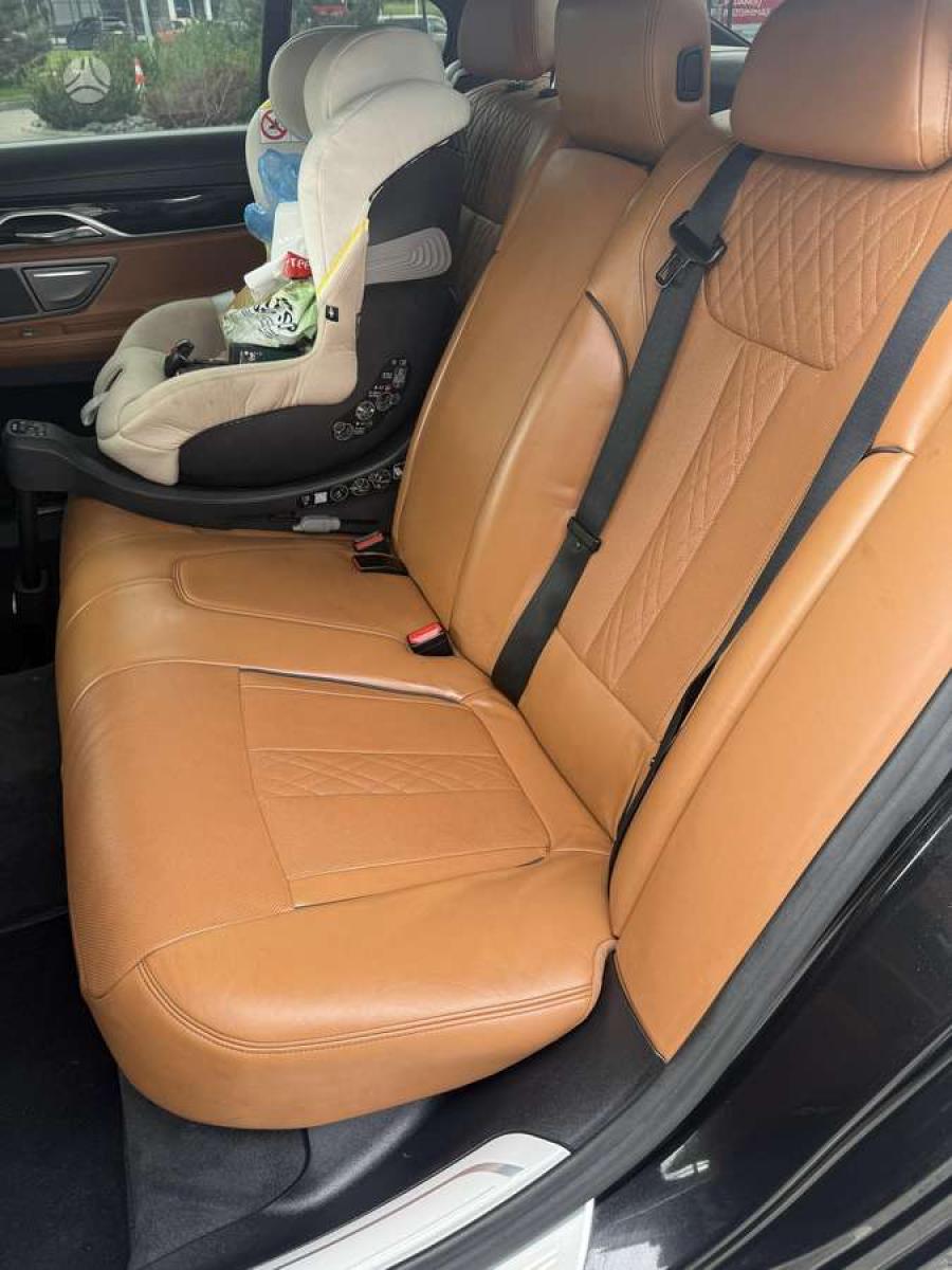Melns BMW 740 2016 Viļņa, ar dzinēja tilpumu 2.99 L un nobraukumu 270 tūkst. km par 30000 €, foto 23 vietnē AUTOMOTO.COM.LV