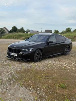 Melns BMW 740 2016 Viļņa, ar dzinēja tilpumu 2.99 L un nobraukumu 270 tūkst. km par 30000 €, foto 25 vietnē AUTOMOTO.COM.LV