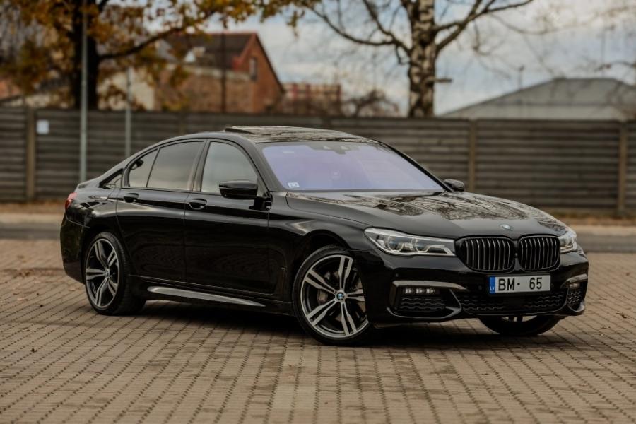 Black BMW 740 2016 in Riga, with an engine capacity of 3.00 L and mileage of 190 thousand km for 35000 €, photo 4 on AUTOMOTO.COM.LV
