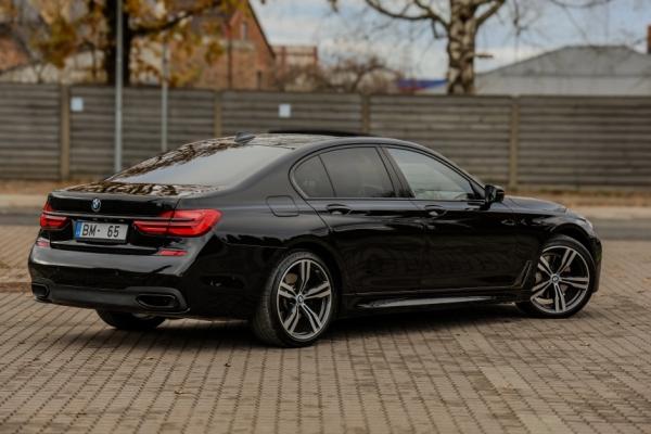 Black BMW 740 2016 in Riga, with an engine capacity of 3.00 L and mileage of 190 thousand km for 35000 €, photo 4 on AUTOMOTO.COM.LV