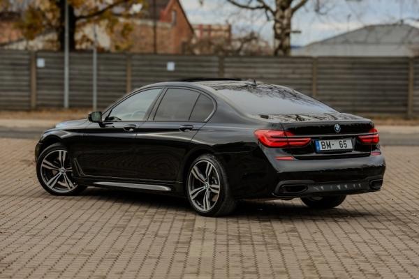 Black BMW 740 2016 in Riga, with an engine capacity of 3.00 L and mileage of 190 thousand km for 35000 €, photo 6 on AUTOMOTO.COM.LV