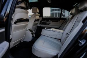 Black BMW 740 2016 in Riga, with an engine capacity of 3.00 L and mileage of 190 thousand km for 35000 €, photo 12 on AUTOMOTO.COM.LV