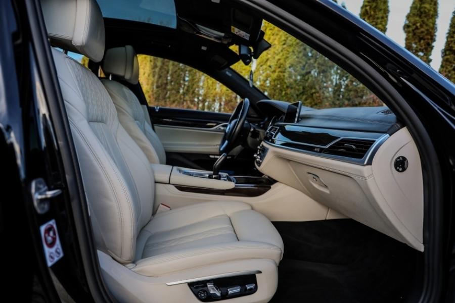 Black BMW 740 2016 in Riga, with an engine capacity of 3.00 L and mileage of 190 thousand km for 35000 €, photo 16 on AUTOMOTO.COM.LV