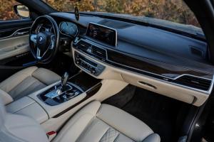 Black BMW 740 2016 in Riga, with an engine capacity of 3.00 L and mileage of 190 thousand km for 35000 €, photo 17 on AUTOMOTO.COM.LV