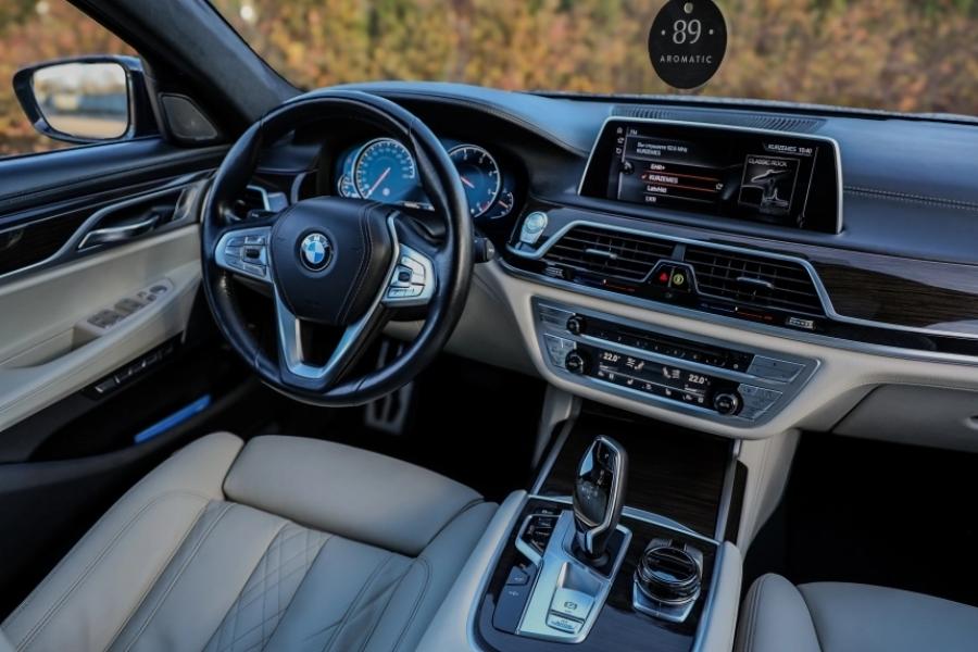 Black BMW 740 2016 in Riga, with an engine capacity of 3.00 L and mileage of 190 thousand km for 35000 €, photo 18 on AUTOMOTO.COM.LV