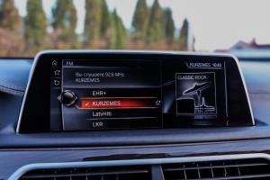 Black BMW 740 2016 in Riga, with an engine capacity of 3.00 L and mileage of 190 thousand km for 35000 €, photo 21 on AUTOMOTO.COM.LV