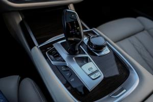 Black BMW 740 2016 in Riga, with an engine capacity of 3.00 L and mileage of 190 thousand km for 35000 €, photo 26 on AUTOMOTO.COM.LV