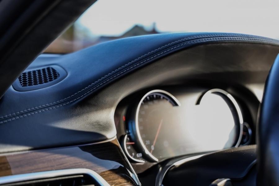 Black BMW 740 2016 in Riga, with an engine capacity of 3.00 L and mileage of 190 thousand km for 35000 €, photo 35 on AUTOMOTO.COM.LV