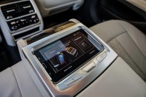 Black BMW 740 2016 in Riga, with an engine capacity of 3.00 L and mileage of 190 thousand km for 35000 €, photo 36 on AUTOMOTO.COM.LV