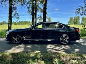 Melns BMW 740 2016 Tukums, ar dzinēja tilpumu 3.00 L un nobraukumu 389 tūkst. km par 19900 €, foto 5 vietnē AUTOMOTO.COM.LV