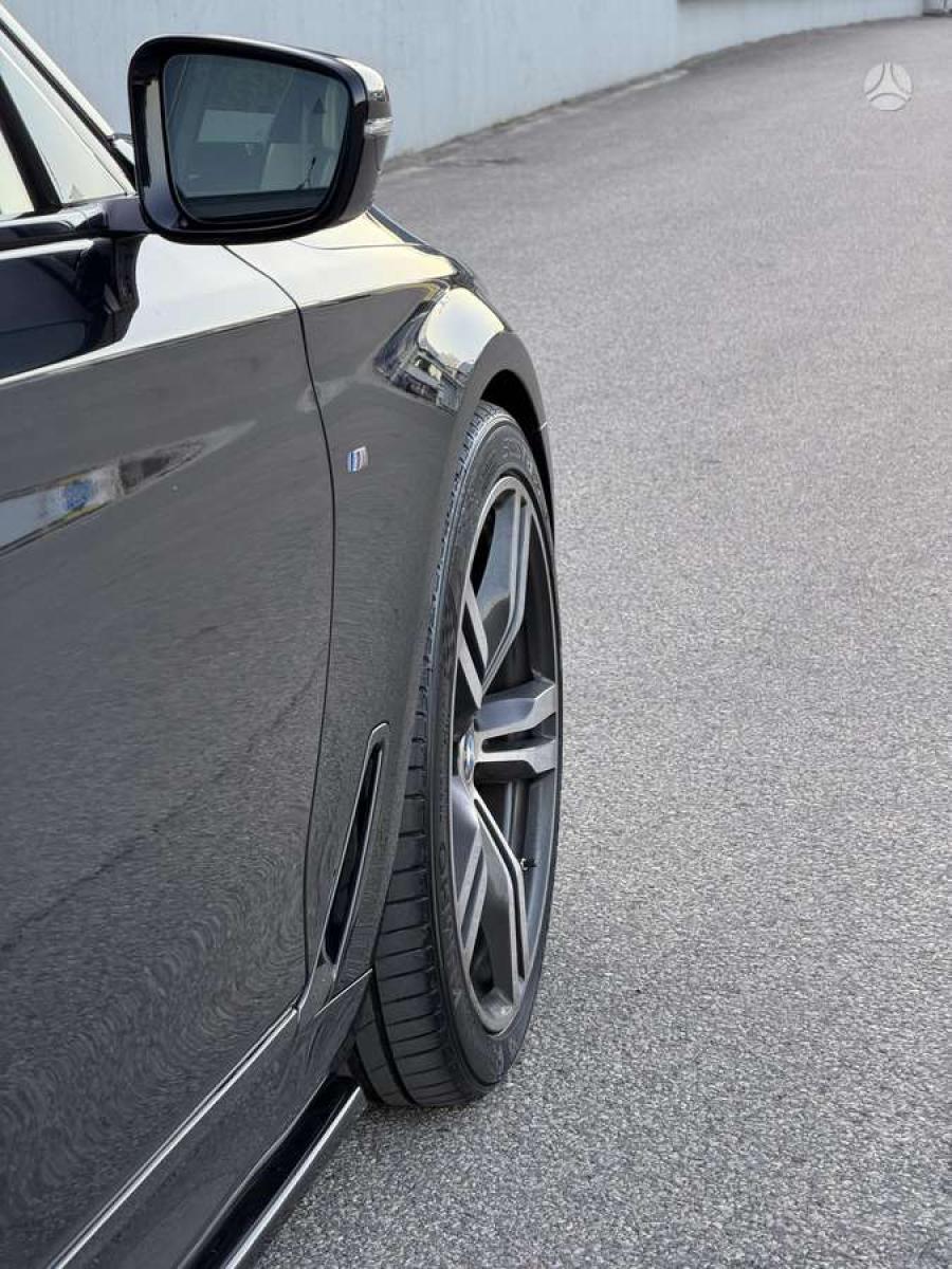 Black BMW 740 2016 in Vilnius, with an engine capacity of 2.99 L and mileage of 176 thousand km for 34000 €, photo 10 on AUTOMOTO.COM.LV